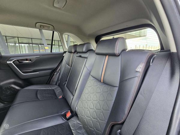 Pelēks Toyota RAV4 2022 Kauņa, ar dzinēja tilpumu 2.49 L un nobraukumu 163 tūkst. km par 26700 €, foto 10 vietnē AUTOMOTO.COM.LV