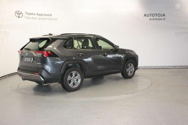 Pelēks Toyota RAV4 2022 Kauņa, ar dzinēja tilpumu 2.49 L un nobraukumu 151 tūkst. km par 27500 €, foto 2 vietnē AUTOMOTO.COM.LV