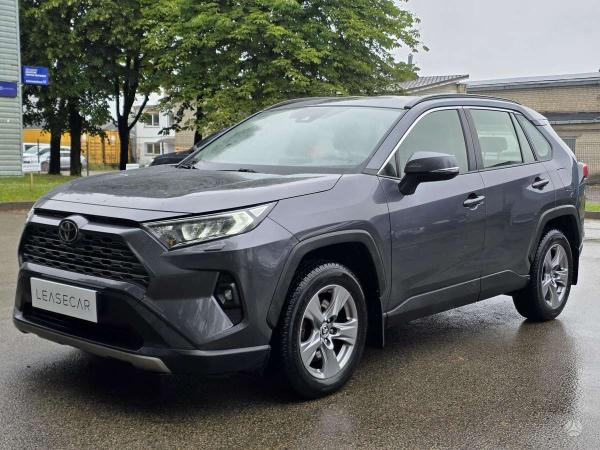 Pelēks Toyota RAV4 2022 Viļņa, ar dzinēja tilpumu 1.99 L un nobraukumu 85 tūkst. km par 22850 €, foto 1 vietnē AUTOMOTO.COM.LV