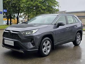 Grey Toyota RAV4 2022 in Vilnius, with an engine capacity of 1.99 L and mileage of 85 thousand km for 22850 €, photo  on AUTOMOTO.COM.LV