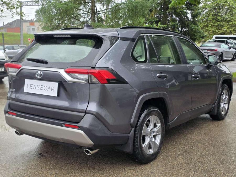 Pelēks Toyota RAV4 2022 Viļņa, ar dzinēja tilpumu 1.99 L un nobraukumu 85 tūkst. km par 22850 €, foto 5 vietnē AUTOMOTO.COM.LV
