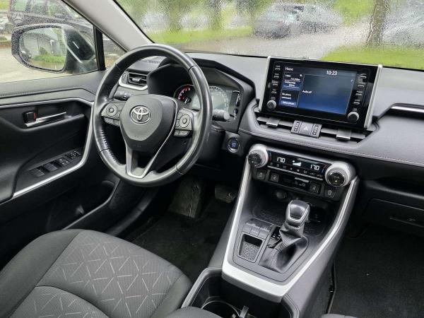 Pelēks Toyota RAV4 2022 Viļņa, ar dzinēja tilpumu 1.99 L un nobraukumu 85 tūkst. km par 22850 €, foto 7 vietnē AUTOMOTO.COM.LV