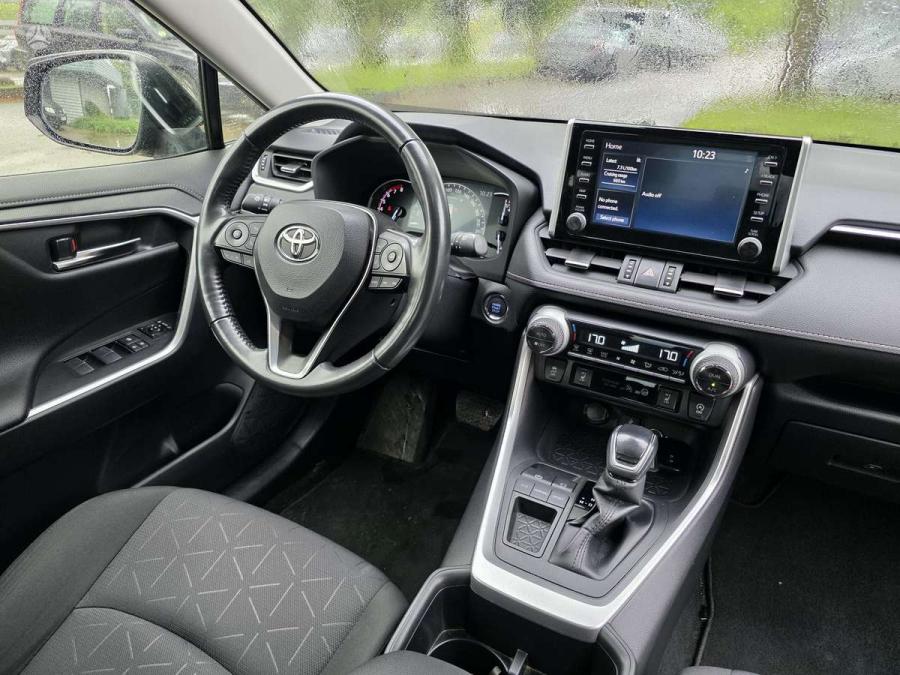 Pelēks Toyota RAV4 2022 Viļņa, ar dzinēja tilpumu 1.99 L un nobraukumu 85 tūkst. km par 22850 €, foto 8 vietnē AUTOMOTO.COM.LV