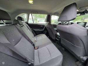 Pelēks Toyota RAV4 2022 Viļņa, ar dzinēja tilpumu 1.99 L un nobraukumu 85 tūkst. km par 22850 €, foto 9 vietnē AUTOMOTO.COM.LV