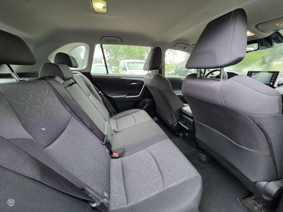 Pelēks Toyota RAV4 2022 Viļņa, ar dzinēja tilpumu 1.99 L un nobraukumu 85 tūkst. km par 22850 €, foto 9 vietnē AUTOMOTO.COM.LV