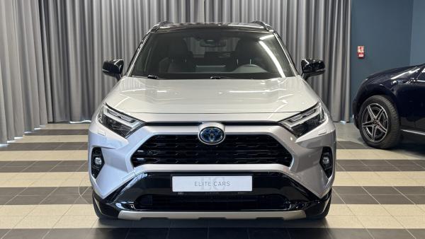 Grey Toyota RAV4 2022 in Riga, with an engine capacity of 2.50 L and mileage of 35 thousand km for 31490 €, photo 1 on AUTOMOTO.COM.LV