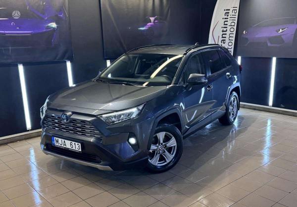 Pelēks Toyota RAV4 2022 Viļņa, ar dzinēja tilpumu 2.50 L un nobraukumu 117 tūkst. km par 27950 €, foto  vietnē AUTOMOTO.COM.LV
