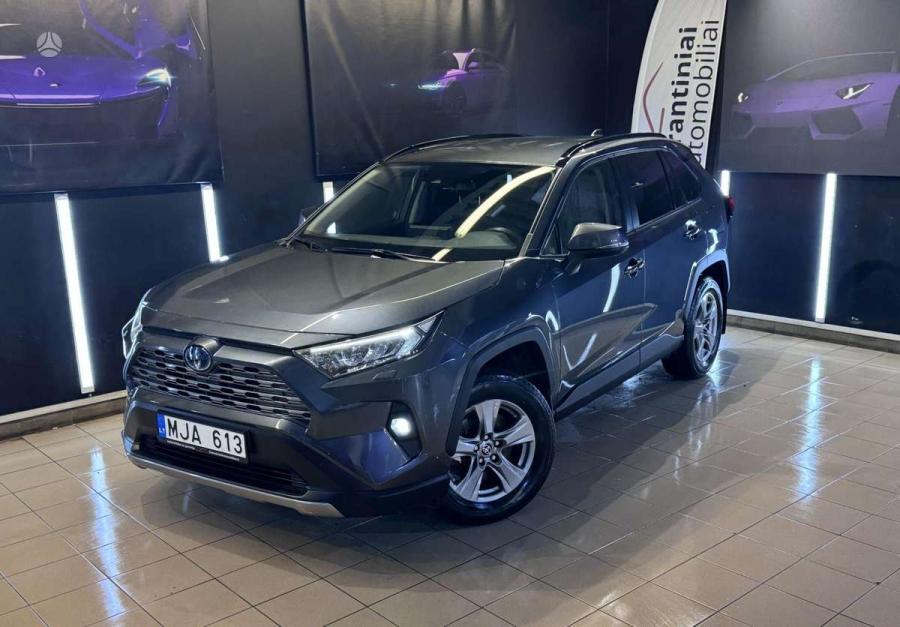Pelēks Toyota RAV4 2022 Viļņa, ar dzinēja tilpumu 2.50 L un nobraukumu 117 tūkst. km par 27950 €, foto 1 vietnē AUTOMOTO.COM.LV