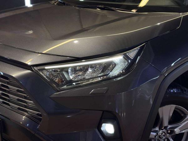 Pelēks Toyota RAV4 2022 Viļņa, ar dzinēja tilpumu 2.50 L un nobraukumu 117 tūkst. km par 27950 €, foto 4 vietnē AUTOMOTO.COM.LV