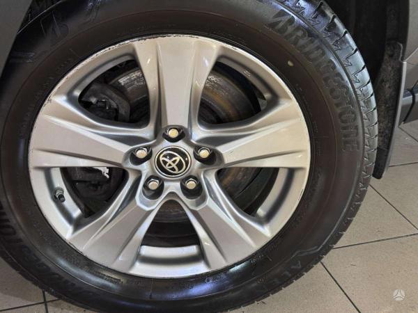 Pelēks Toyota RAV4 2022 Viļņa, ar dzinēja tilpumu 2.50 L un nobraukumu 117 tūkst. km par 27950 €, foto 5 vietnē AUTOMOTO.COM.LV