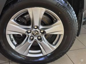 Pelēks Toyota RAV4 2022 Viļņa, ar dzinēja tilpumu 2.50 L un nobraukumu 117 tūkst. km par 27950 €, foto 6 vietnē AUTOMOTO.COM.LV