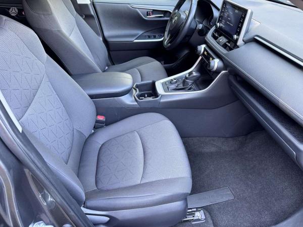 Pelēks Toyota RAV4 2022 Viļņa, ar dzinēja tilpumu 2.50 L un nobraukumu 117 tūkst. km par 27950 €, foto 9 vietnē AUTOMOTO.COM.LV