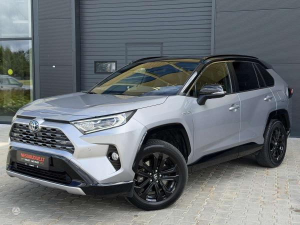 Pelēks Toyota RAV4 2022 Viļņa, ar dzinēja tilpumu 2.49 L un nobraukumu 118 tūkst. km par 30999 €, foto  vietnē AUTOMOTO.COM.LV