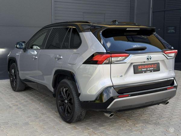 Pelēks Toyota RAV4 2022 Viļņa, ar dzinēja tilpumu 2.49 L un nobraukumu 118 tūkst. km par 30999 €, foto 3 vietnē AUTOMOTO.COM.LV
