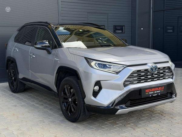 Pelēks Toyota RAV4 2022 Viļņa, ar dzinēja tilpumu 2.49 L un nobraukumu 118 tūkst. km par 30999 €, foto 6 vietnē AUTOMOTO.COM.LV