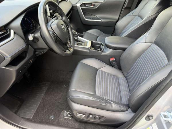 Pelēks Toyota RAV4 2022 Viļņa, ar dzinēja tilpumu 2.49 L un nobraukumu 118 tūkst. km par 30999 €, foto 10 vietnē AUTOMOTO.COM.LV