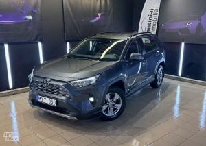 Grey Toyota RAV4 2022 in Avizieniai, with an engine capacity of 2.00 L and mileage of 72 thousand km for 23950 €, photo  on AUTOMOTO.COM.LV
