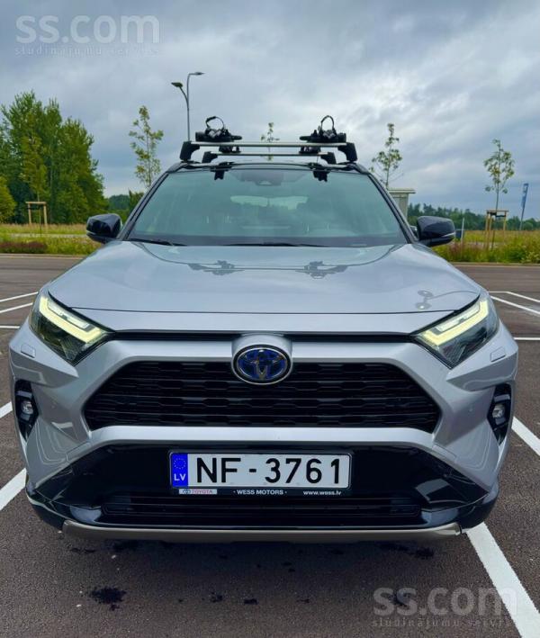 Pelēks Toyota RAV4 2022 Rīga, ar dzinēja tilpumu 2.50 L un nobraukumu 60 tūkst. km par 31000 €, foto 1 vietnē AUTOMOTO.COM.LV