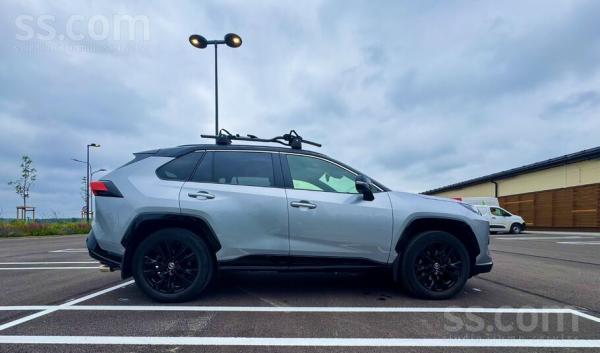 Pelēks Toyota RAV4 2022 Rīga, ar dzinēja tilpumu 2.50 L un nobraukumu 60 tūkst. km par 31000 €, foto 2 vietnē AUTOMOTO.COM.LV