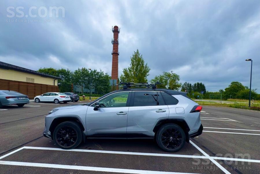 Pelēks Toyota RAV4 2022 Rīga, ar dzinēja tilpumu 2.50 L un nobraukumu 60 tūkst. km par 31000 €, foto 6 vietnē AUTOMOTO.COM.LV