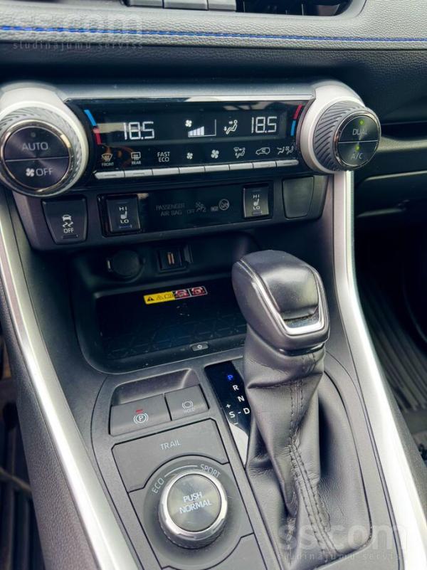 Pelēks Toyota RAV4 2022 Rīga, ar dzinēja tilpumu 2.50 L un nobraukumu 60 tūkst. km par 31000 €, foto 8 vietnē AUTOMOTO.COM.LV