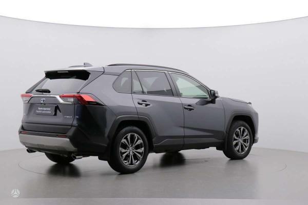Pelēks Toyota RAV4 2022 Viļņa, ar dzinēja tilpumu 2.49 L un nobraukumu 54 tūkst. km par 34900 €, foto 3 vietnē AUTOMOTO.COM.LV