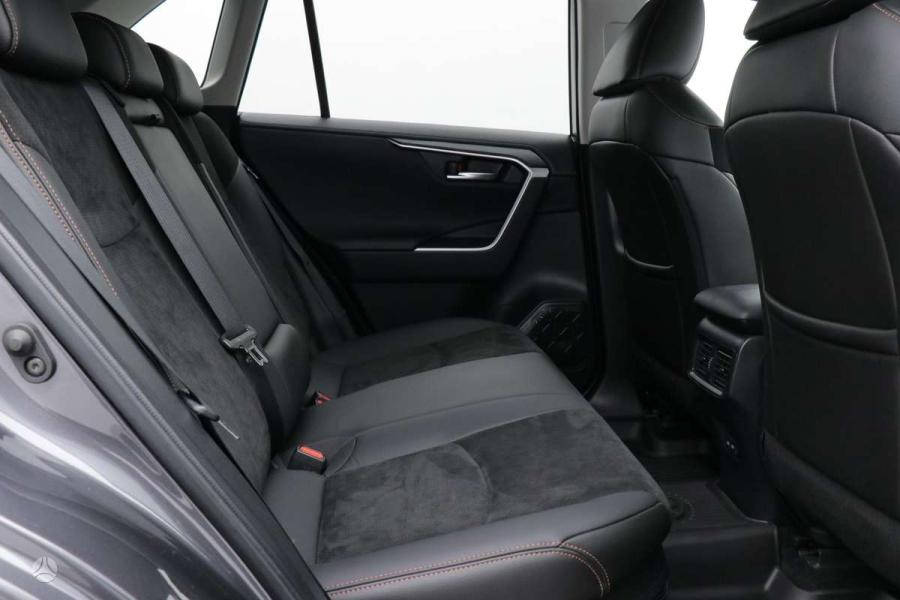 Grey Toyota RAV4 2022 in Vilnius, with an engine capacity of 2.49 L and mileage of 54 thousand km for 34900 €, photo 11 on AUTOMOTO.COM.LV