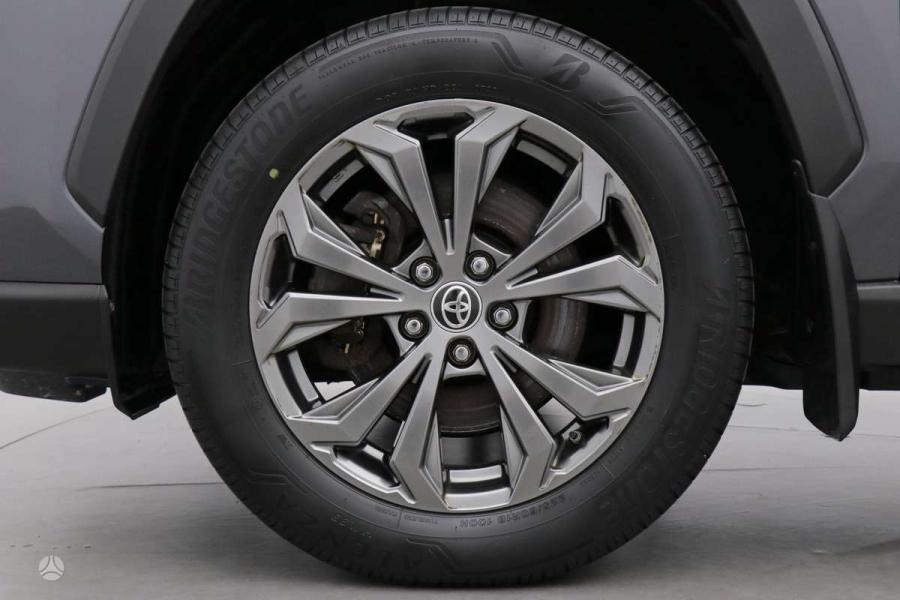 Grey Toyota RAV4 2022 in Vilnius, with an engine capacity of 2.49 L and mileage of 54 thousand km for 34900 €, photo 17 on AUTOMOTO.COM.LV