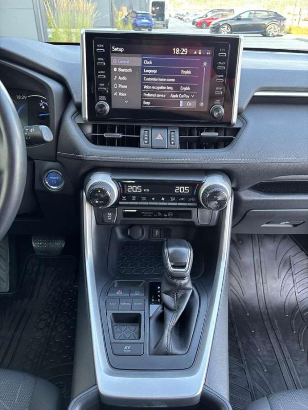 Grey Toyota RAV4 2022 in Vilnius, with an engine capacity of 2.49 L and mileage of 91 thousand km for 25900 €, photo 10 on AUTOMOTO.COM.LV