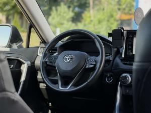 Pelēks Toyota RAV4 2022 Tauragė, ar dzinēja tilpumu 2.49 L un nobraukumu 214 tūkst. km par 19800 €, foto 47 vietnē AUTOMOTO.COM.LV