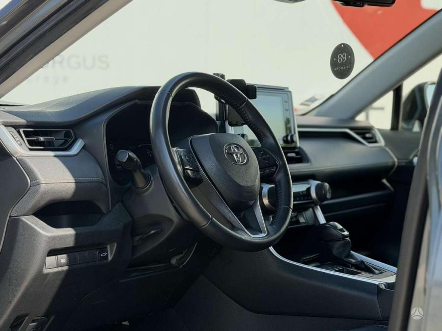 Pelēks Toyota RAV4 2022 Tauragė, ar dzinēja tilpumu 2.49 L un nobraukumu 214 tūkst. km par 19800 €, foto 49 vietnē AUTOMOTO.COM.LV