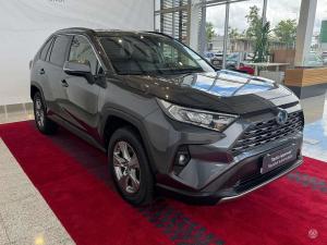 Grey Toyota RAV4 2022 in Siauliai, with an engine capacity of 2.49 L and mileage of 153 thousand km for 25900 €, photo 3 on AUTOMOTO.COM.LV