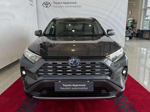 Grey Toyota RAV4 2022 in Siauliai, with an engine capacity of 2.49 L and mileage of 153 thousand km for 25900 €, photo 3 on AUTOMOTO.COM.LV