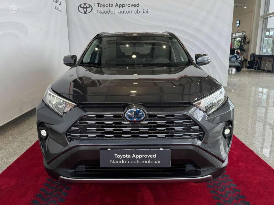 Grey Toyota RAV4 2022 in Siauliai, with an engine capacity of 2.49 L and mileage of 153 thousand km for 25900 €, photo 4 on AUTOMOTO.COM.LV