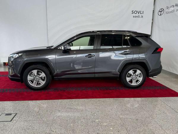Grey Toyota RAV4 2022 in Siauliai, with an engine capacity of 2.49 L and mileage of 153 thousand km for 25900 €, photo 4 on AUTOMOTO.COM.LV