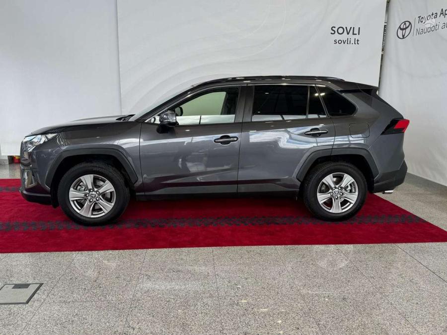 Grey Toyota RAV4 2022 in Siauliai, with an engine capacity of 2.49 L and mileage of 153 thousand km for 25900 €, photo 5 on AUTOMOTO.COM.LV