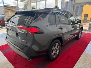 Grey Toyota RAV4 2022 in Siauliai, with an engine capacity of 2.49 L and mileage of 153 thousand km for 25900 €, photo 7 on AUTOMOTO.COM.LV