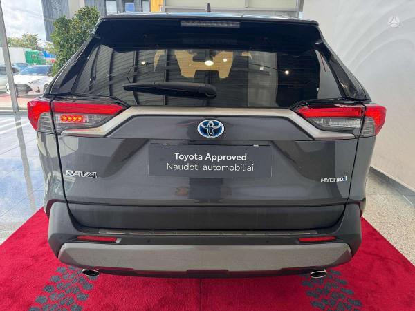 Grey Toyota RAV4 2022 in Siauliai, with an engine capacity of 2.49 L and mileage of 153 thousand km for 25900 €, photo 7 on AUTOMOTO.COM.LV