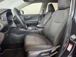 Grey Toyota RAV4 2022 in Siauliai, with an engine capacity of 2.49 L and mileage of 153 thousand km for 25900 €, photo 11 on AUTOMOTO.COM.LV