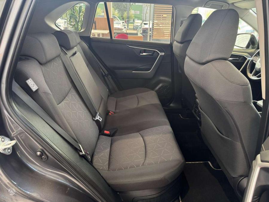 Grey Toyota RAV4 2022 in Siauliai, with an engine capacity of 2.49 L and mileage of 153 thousand km for 25900 €, photo 23 on AUTOMOTO.COM.LV