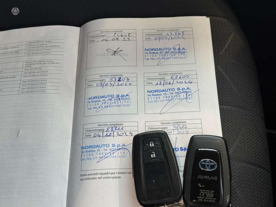 Grey Toyota RAV4 2022 in Siauliai, with an engine capacity of 2.49 L and mileage of 153 thousand km for 25900 €, photo 25 on AUTOMOTO.COM.LV