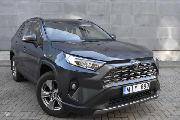Grey Toyota RAV4 2022 in Vilnius, with an engine capacity of 1.99 L and mileage of 105 thousand km for 21888 €, photo 1 on AUTOMOTO.COM.LV