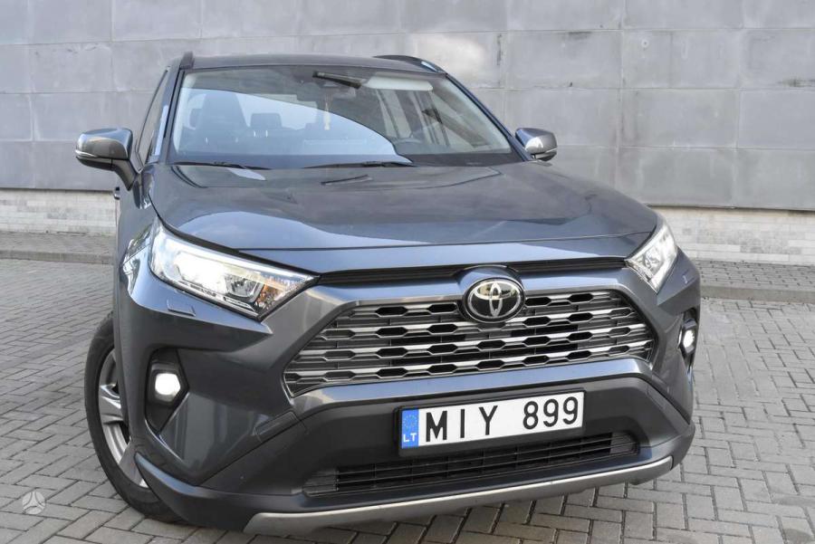 Pelēks Toyota RAV4 2022 Viļņa, ar dzinēja tilpumu 1.99 L un nobraukumu 105 tūkst. km par 21888 €, foto 5 vietnē AUTOMOTO.COM.LV