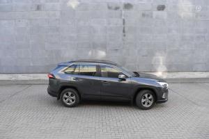 Pelēks Toyota RAV4 2022 Viļņa, ar dzinēja tilpumu 1.99 L un nobraukumu 105 tūkst. km par 21888 €, foto 6 vietnē AUTOMOTO.COM.LV