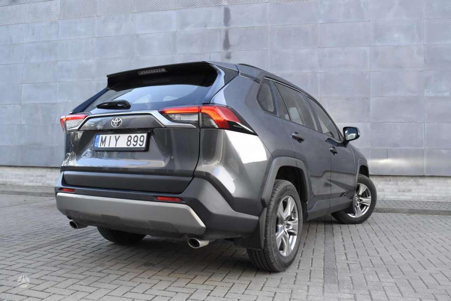 Pelēks Toyota RAV4 2022 Viļņa, ar dzinēja tilpumu 1.99 L un nobraukumu 105 tūkst. km par 21888 €, foto 13 vietnē AUTOMOTO.COM.LV