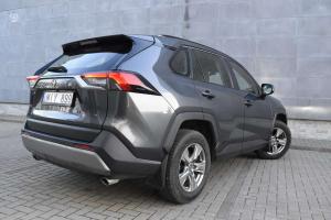 Pelēks Toyota RAV4 2022 Viļņa, ar dzinēja tilpumu 1.99 L un nobraukumu 105 tūkst. km par 21888 €, foto 14 vietnē AUTOMOTO.COM.LV