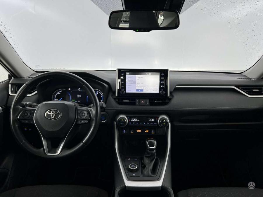 Grey Toyota RAV4 2022 in Vilnius, with an engine capacity of 2.49 L and mileage of 121 thousand km for 29900 €, photo 9 on AUTOMOTO.COM.LV