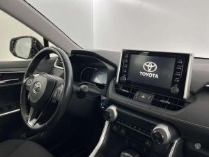 Grey Toyota RAV4 2022 in Vilnius, with an engine capacity of 2.49 L and mileage of 121 thousand km for 29900 €, photo 15 on AUTOMOTO.COM.LV