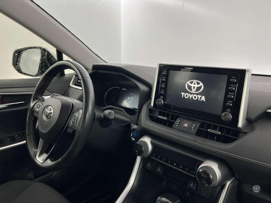 Grey Toyota RAV4 2022 in Vilnius, with an engine capacity of 2.49 L and mileage of 121 thousand km for 29900 €, photo 15 on AUTOMOTO.COM.LV