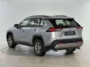 Grey Toyota RAV4 2022 in Vilnius, with an engine capacity of 2.49 L and mileage of 121 thousand km for 29900 €, photo 18 on AUTOMOTO.COM.LV